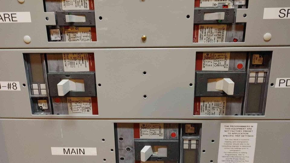 400A GE Spectra APNB Panelboard 480y/277V 4W 3PH 400A 303AJ148(104461 ...