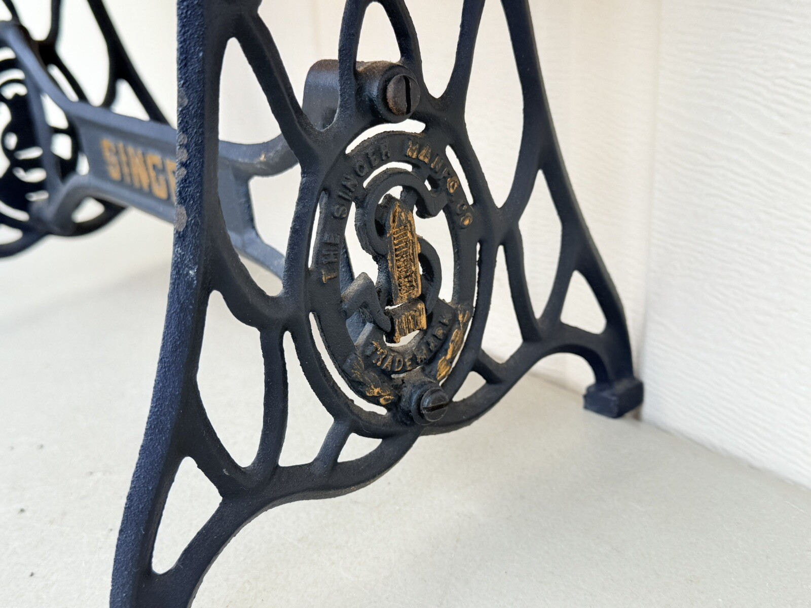 Antique Singer Treadle Sewing Machine Planter Cast Iron Legs House ...