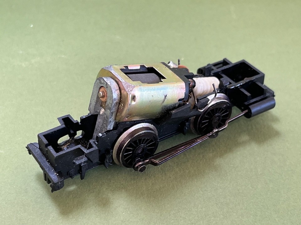 OO gauge Hornby Clip on style 0-4-0 motorised chassis in working order ...