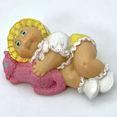 Vintage Cabbage Patch Mini PVC Figure Baby Laying On Side Holding Pink ...