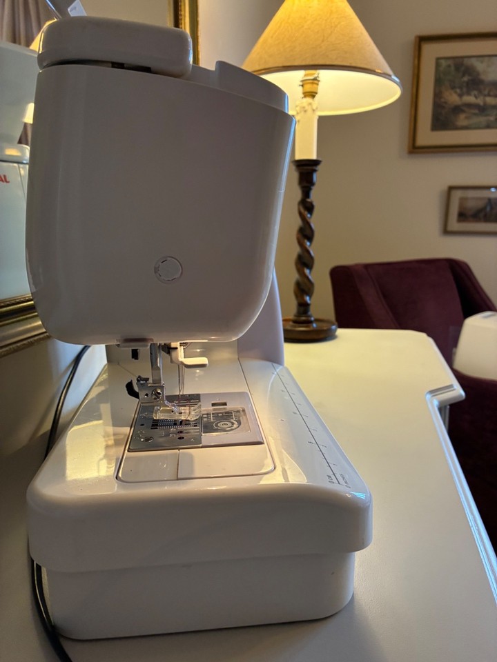 JANOME 6260 Computerised Sewing machine-foot pedal-rigid cover ...