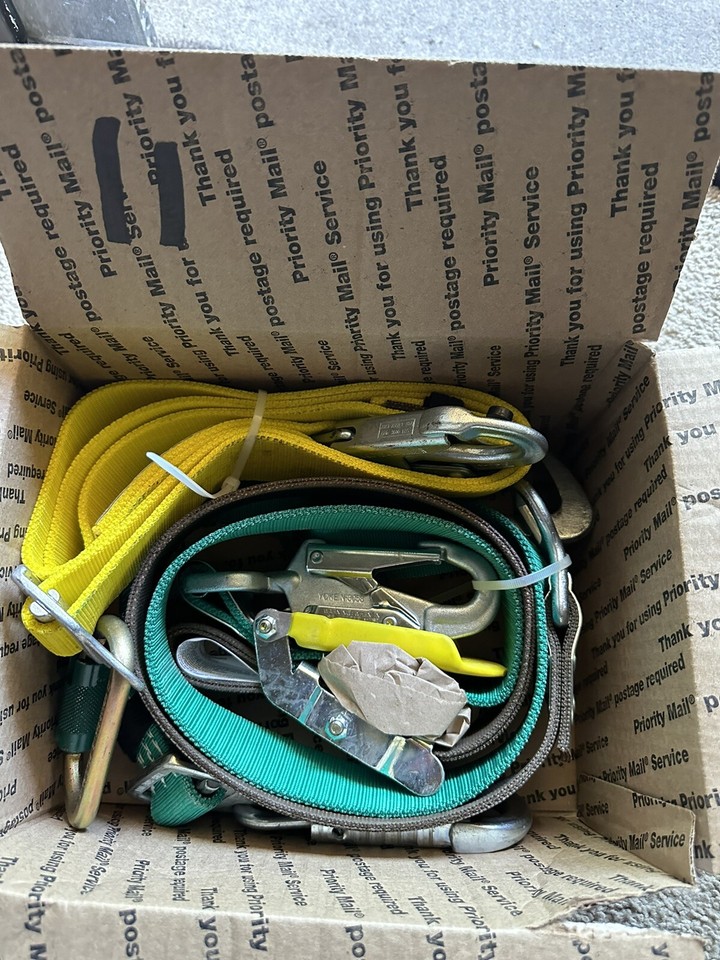 Buckingham 483D Bucksqueeze Fall Protection Harness And Auxiliary ...