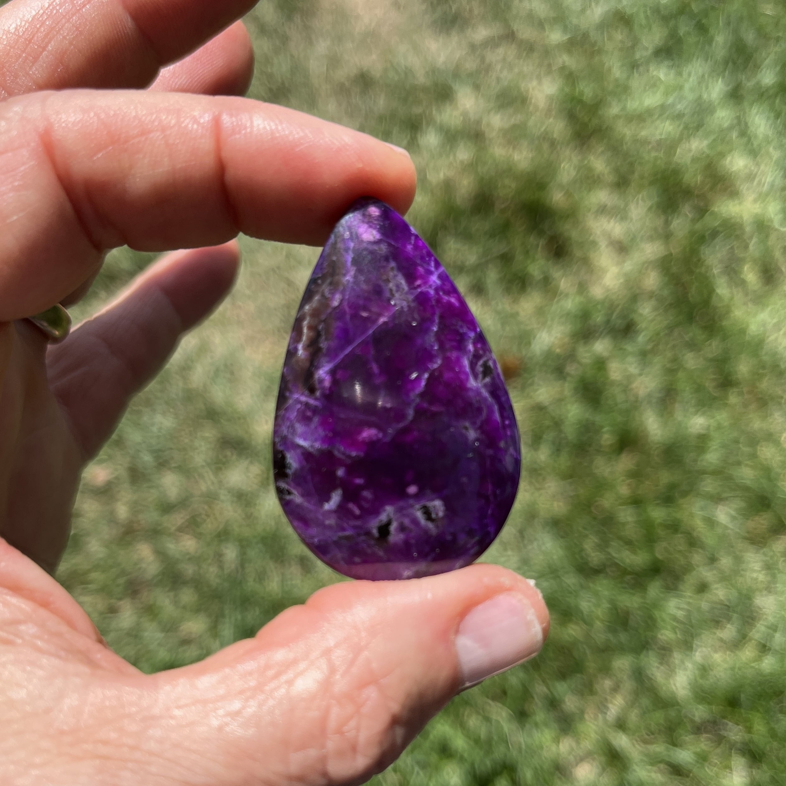 Sugilite gel (cabochon) 'big drop' (13.82gr) manifestation healing ...