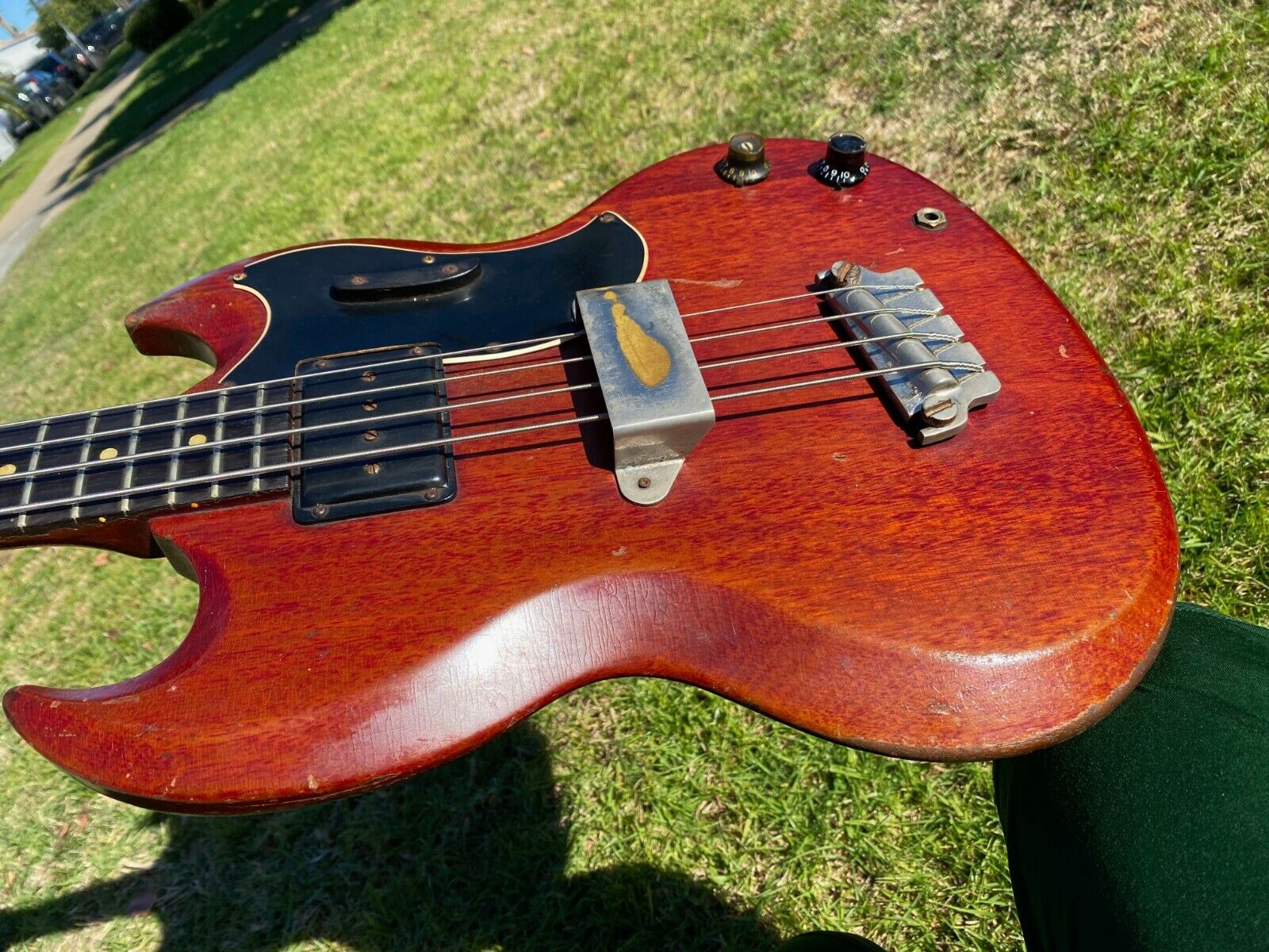 1960 Gibson guitar and amplifier catalog. Page 16: Gibson EB0, EB2 and ...