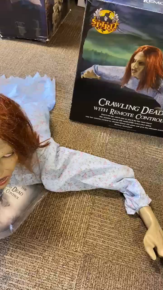 Halloween Prop Animated CRAWLING DEAD. Remote Control Zombie. Rare ...