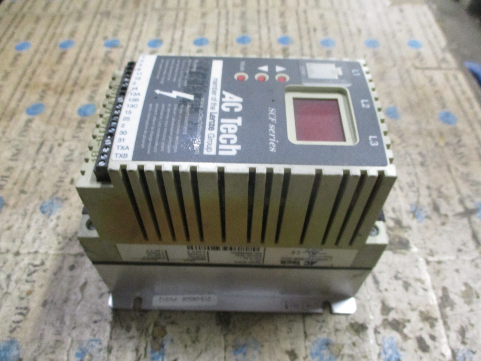 Lenze AC Tech SF510 SCF Series AC Drive 1HP 0.75kW 480/590VAC 1.9A/1.7A ...