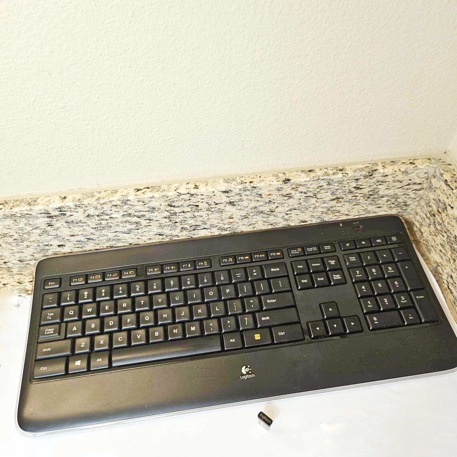 Logitech K800 Wireless Illuminated Backlit Keyboard Y-r0011 for sale ...