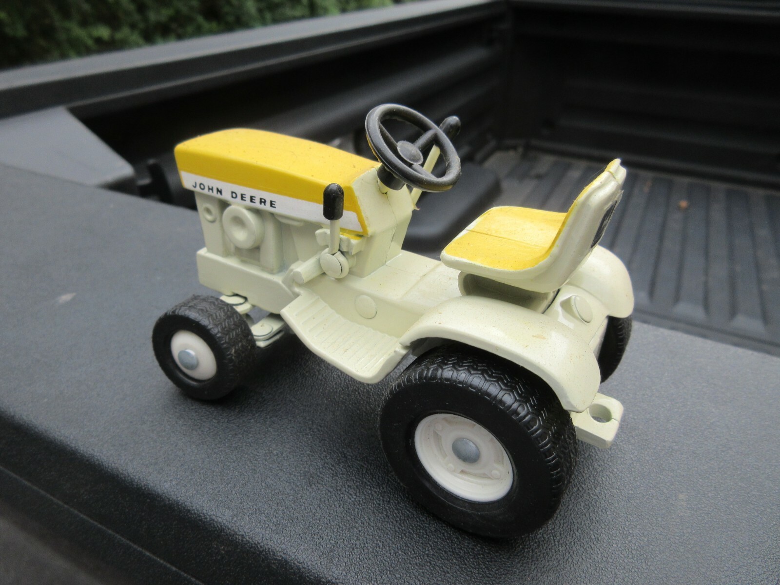 John Deere Colored Lawn & Garden Tractor Older Restored Set, Very Nice ...
