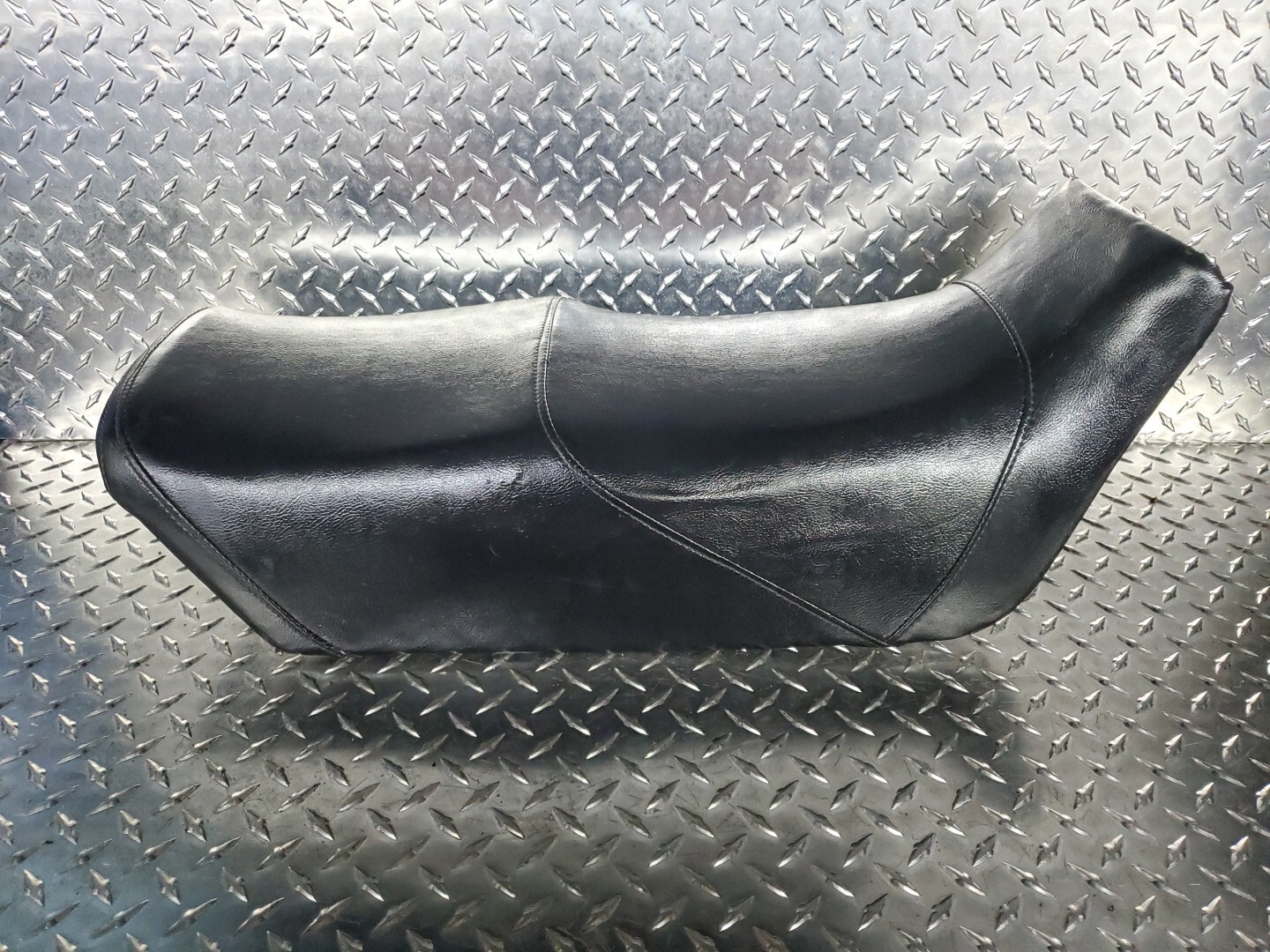 83 - 86 Suzuki GS550 Front Seat Drivers Saddle Passenger OEM Free ...