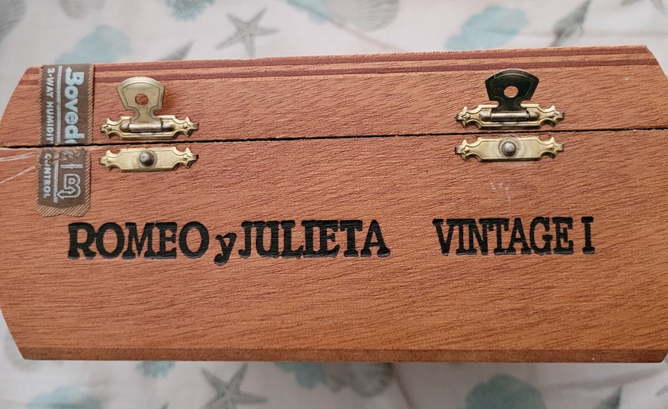 ROMEO & JULIETA EMPTY WOODEN CIGAR BOX AND VINTAGE TSINGTAO BEER ...