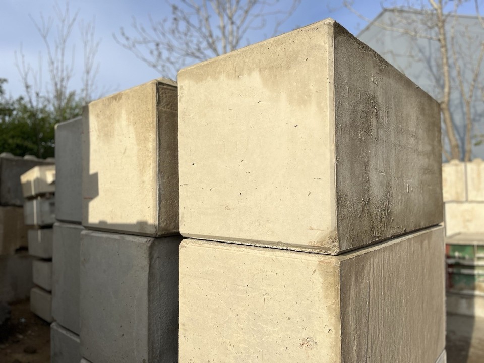 Large Interlocking Concrete LEGO Blocks 160cm X 80cm X 80cm B grade ...