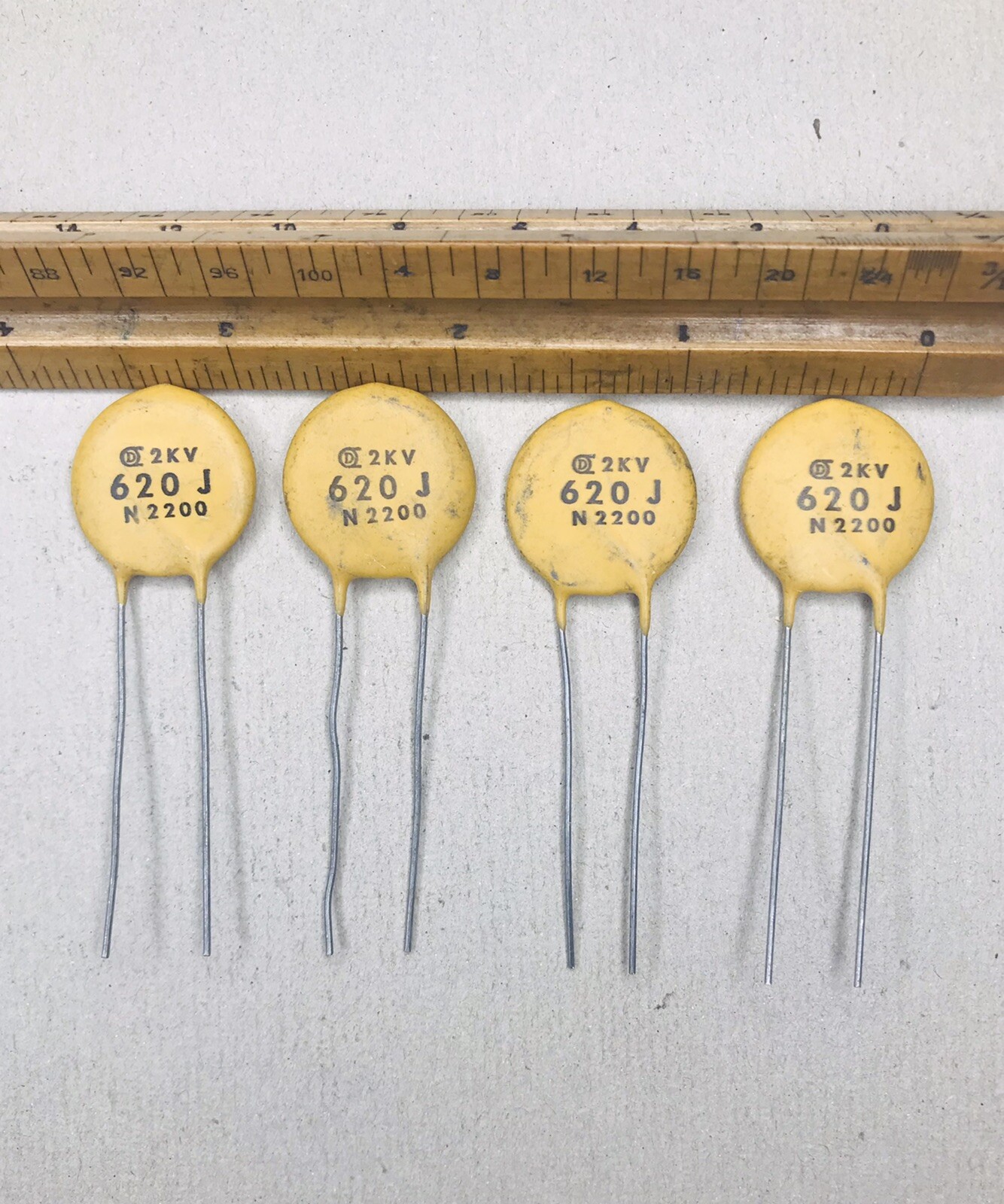 Lot of 4 620pF 2000V 2KV High Voltage Ceramic Disc Capacitors Circle D ...