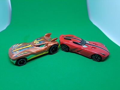 Hot Wheels Red Futuristic Race Car Diecast BDD03 & Howlin' Heat | eBay