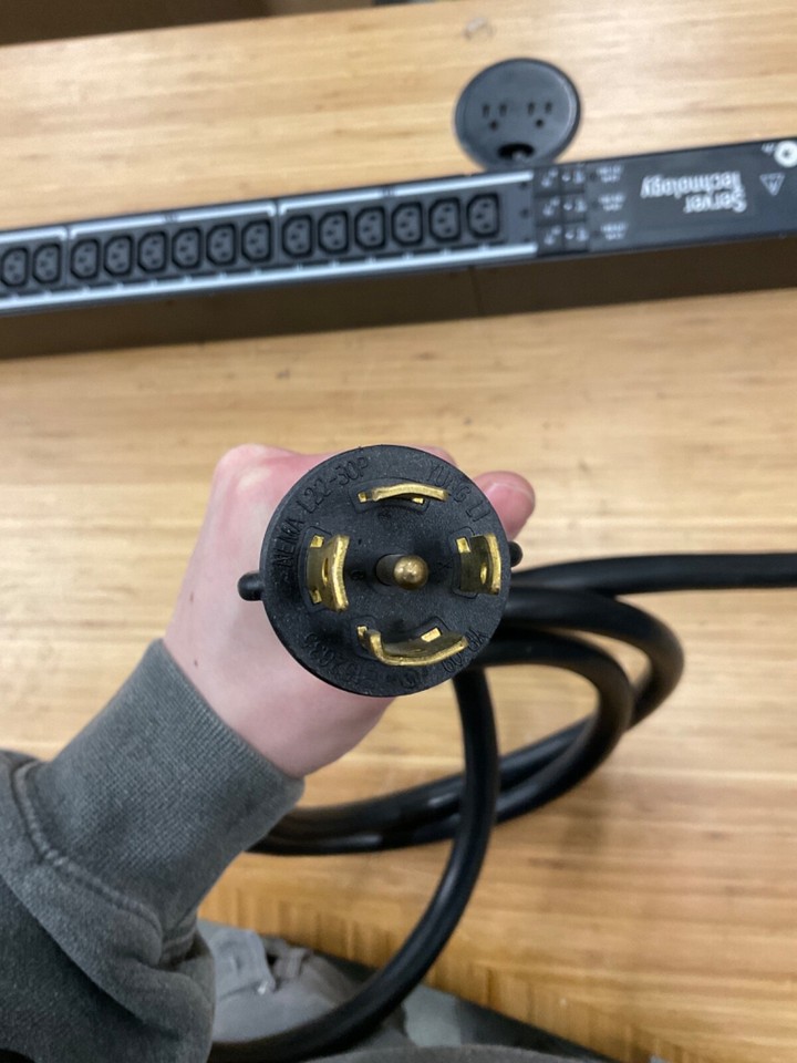 Server Technology Sentry Basic Rack PDU STV-UB1001D 36 C13 Outlets L22 ...