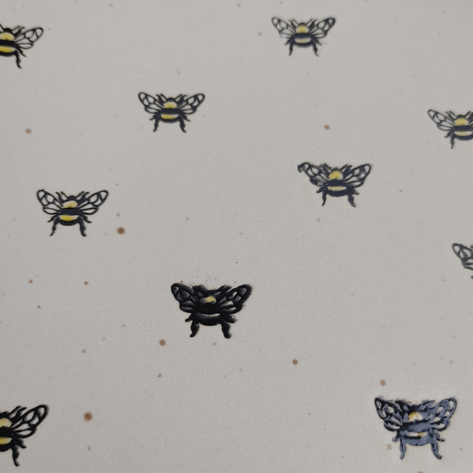 4 Spectrum Designz Barney Bee Repeat Dinner Plates Farmhouse Country ...