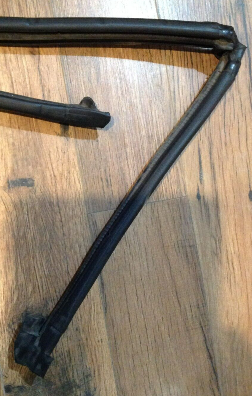 00 01 02 03 04 05 Ford Excursion Rear Barn Door Top Window Weatherstrip ...