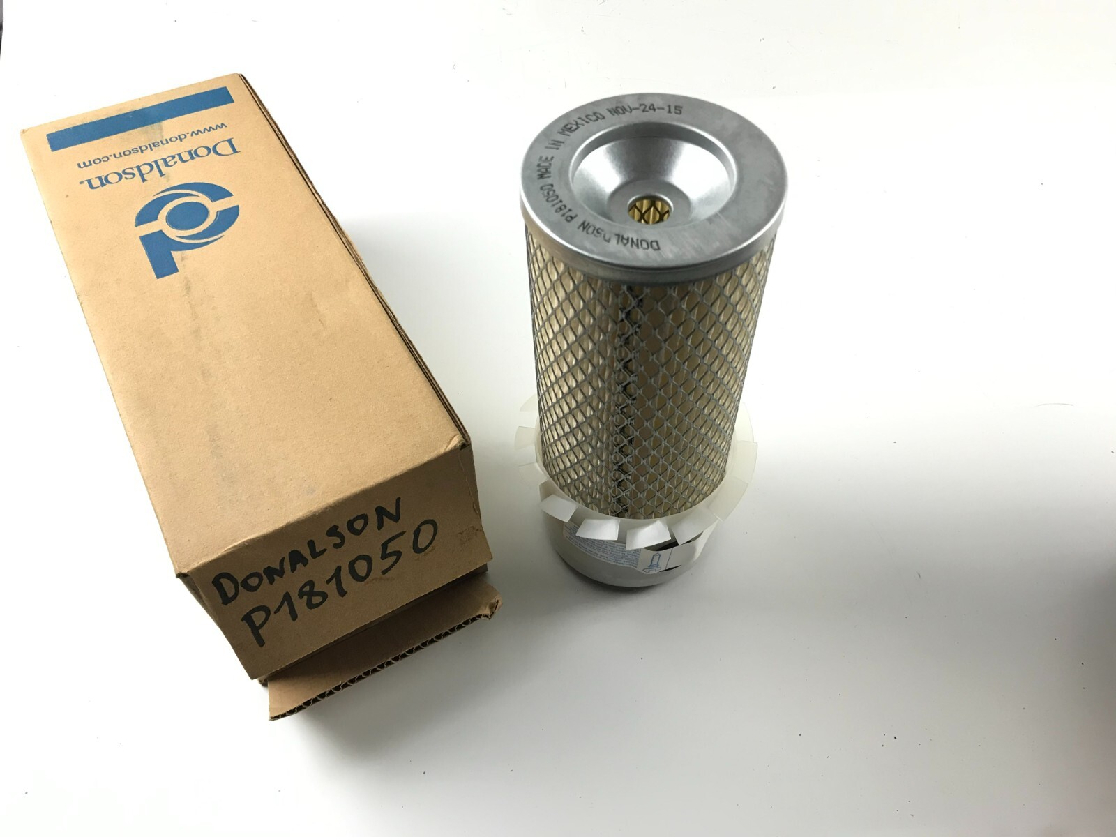 DONALDSON P181050 - Air filter cross reference