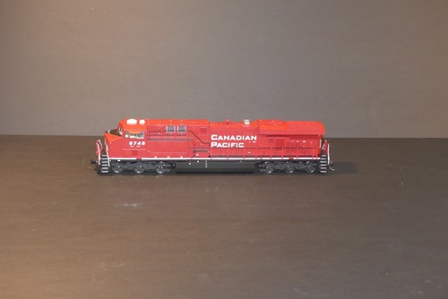 HO Intermountain Reilway ES44AC Canadian Pacific with DCC and sound ...
