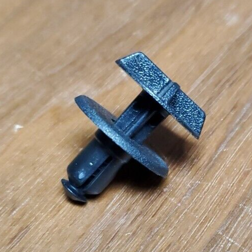 Jaguar Upper Sight Shield Clip Part # XR812941 New OEM | eBay