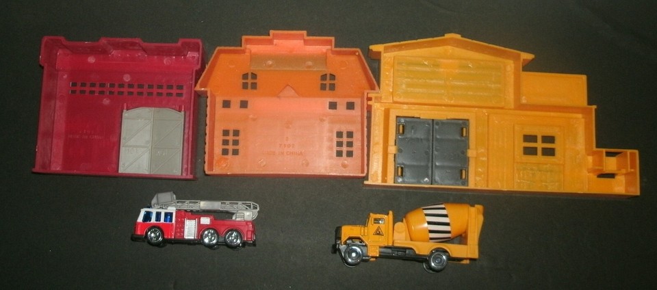 1/64 Scale City Street Buildings Diorama Play Set with Two Diecast Toy ...