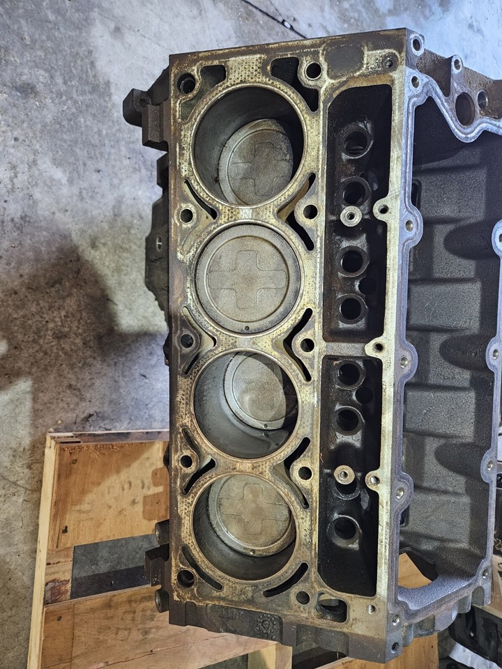 GMC , Chevrolet 5.3L LS Gen III V8 OHV Short Block 12567392 LM7 Needs ...