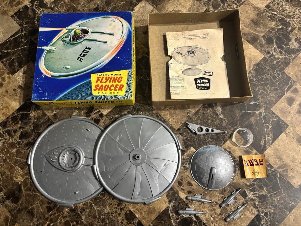 ORIGINAL 1954 PAUL LINDBERG FLYING SAUCER MODEL KIT #517 UFO ASSEMBLY ...
