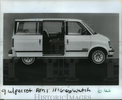 1984 Press Photo Fiberglass Model of 1985 Chevrolet Astro Minivan ...