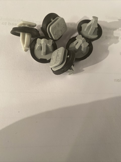 IVECO Daily a Post Wing Pillar Trim Clips Grey X 12 Genuine 5801720444 ...