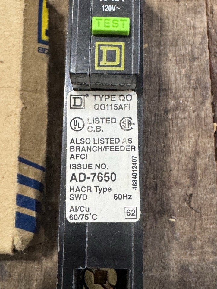 SQUARE D 15 AMP ARC-D-TECT ARC FAULT CIRCUIT BREAKERS 120 VAC 1P ...