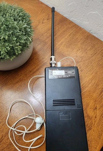 Uniden Bearcat BC 70XLT Handheld Scanner/Case/Earphone - Untested No ...