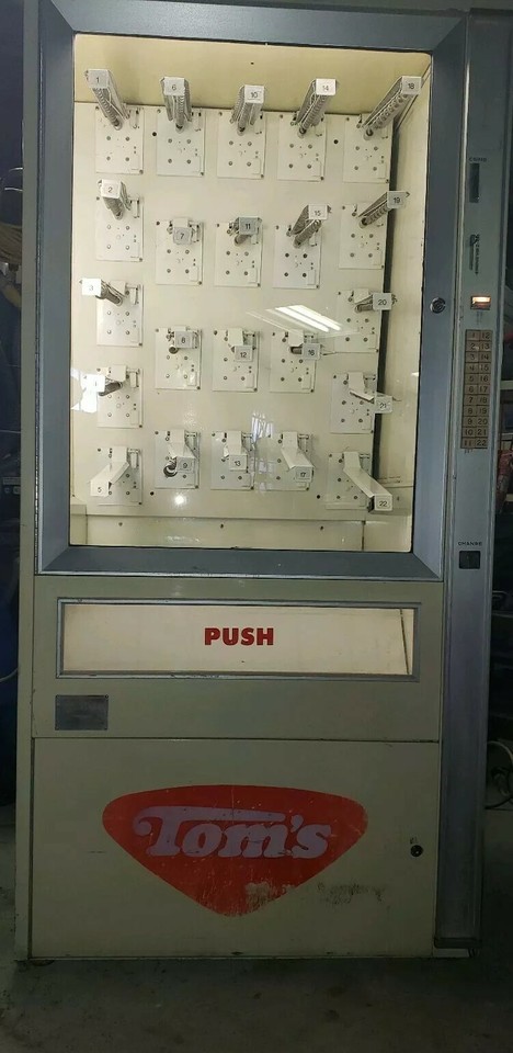 TOMS Vintage Showcase SNACK VENDING MACHINE 22 SPINDLES SHIPPING ...