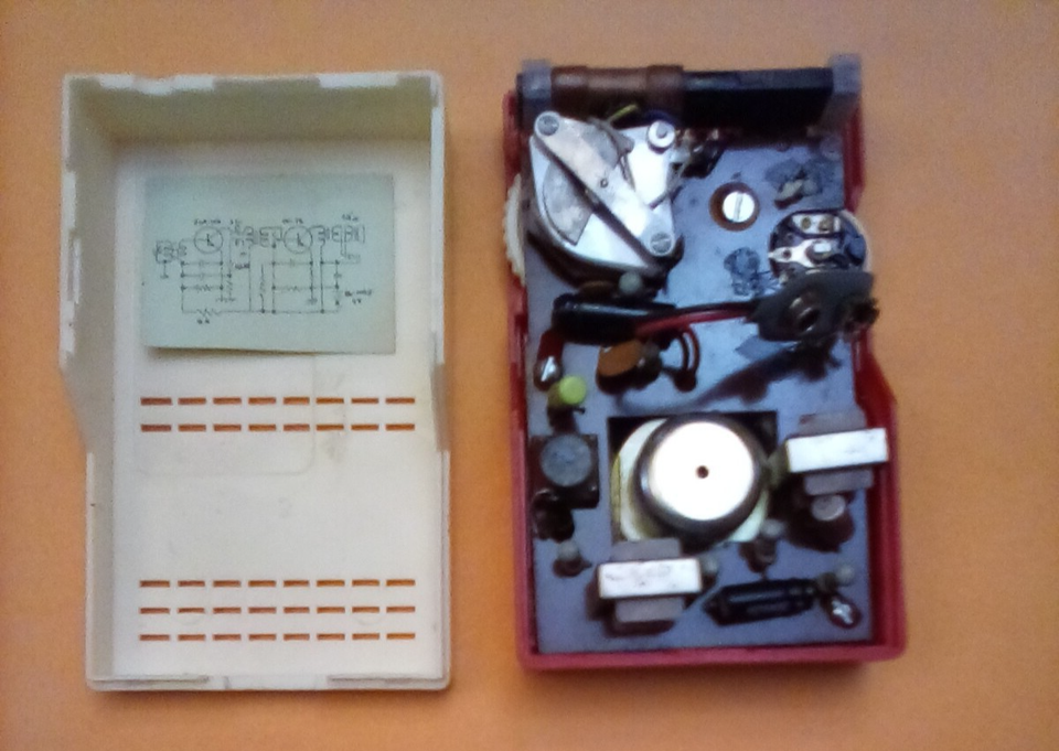 VINTAGE WINDSOR 2 TRANSISTOR BOYS RADIO BOX CASE EARPLUG RED WHITE ...