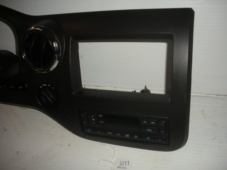 03-06 Ford Expedition Dash Trim Bezel Cluster Radio Vents AC Climate ...
