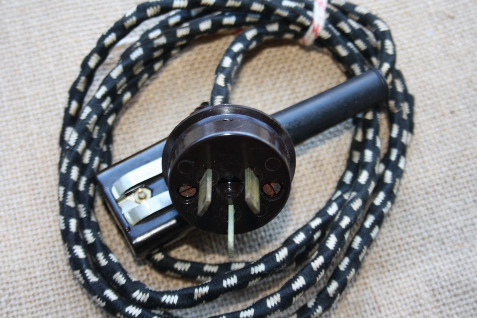 240V, 7.5A Bakelite 'Sturdee' Plug Cord. Suit oldish Jug, Toaster ...