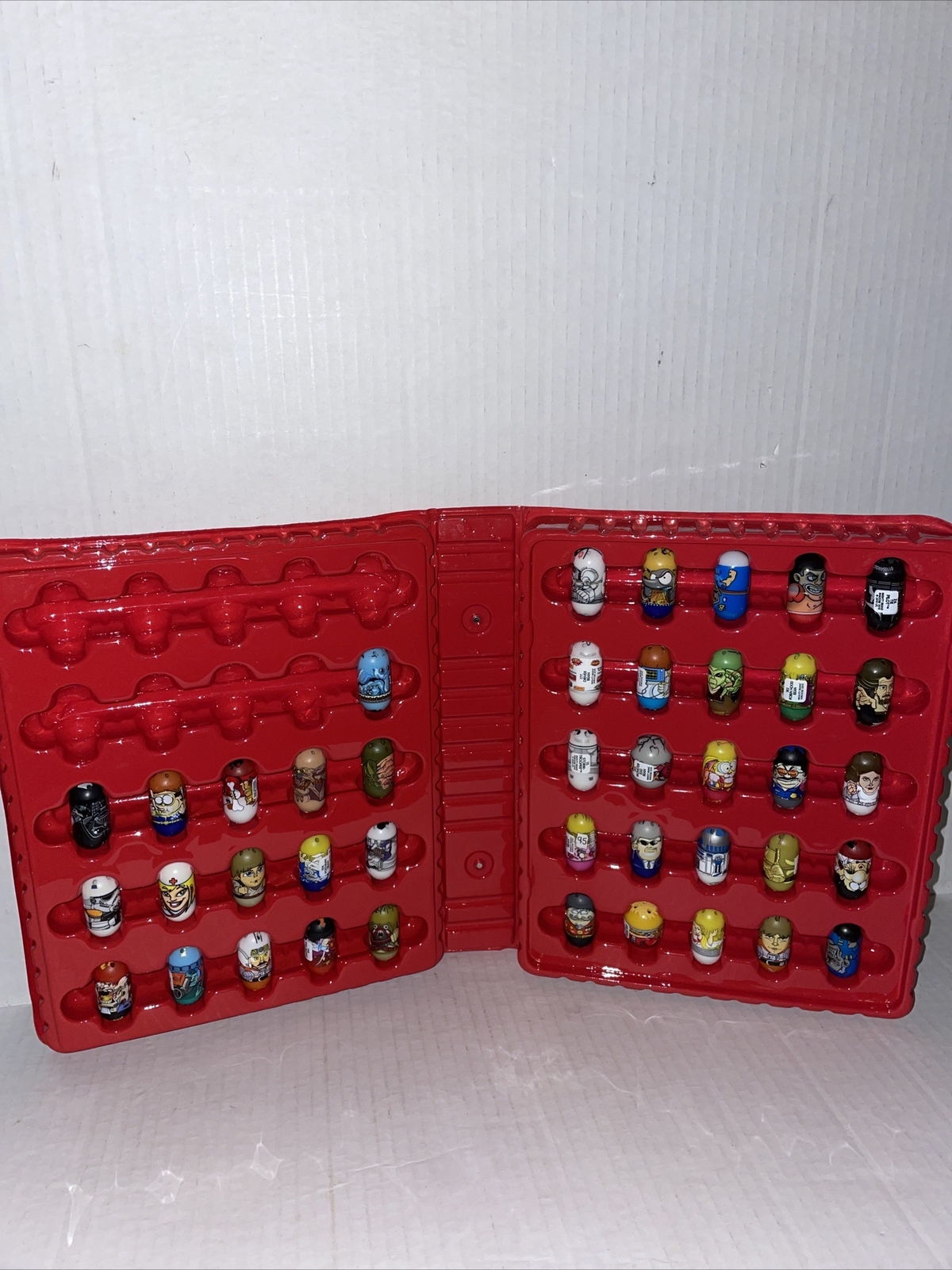 Mighty Beanz Lot Of 41 in Series 2 Red Carrying Case 2010 | eBay