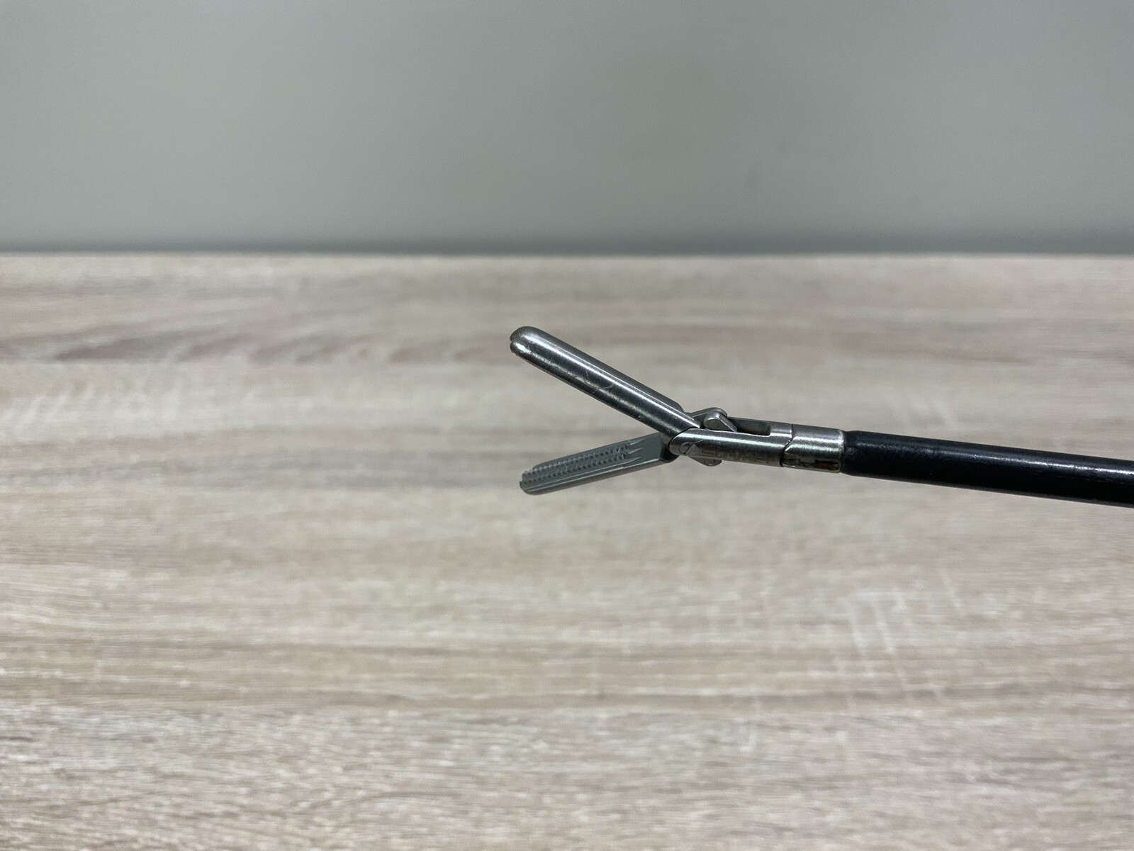 Stryker 250-080-314 DeBakey Grasper w/ 250-181-106 Laparoscopic Handle ...