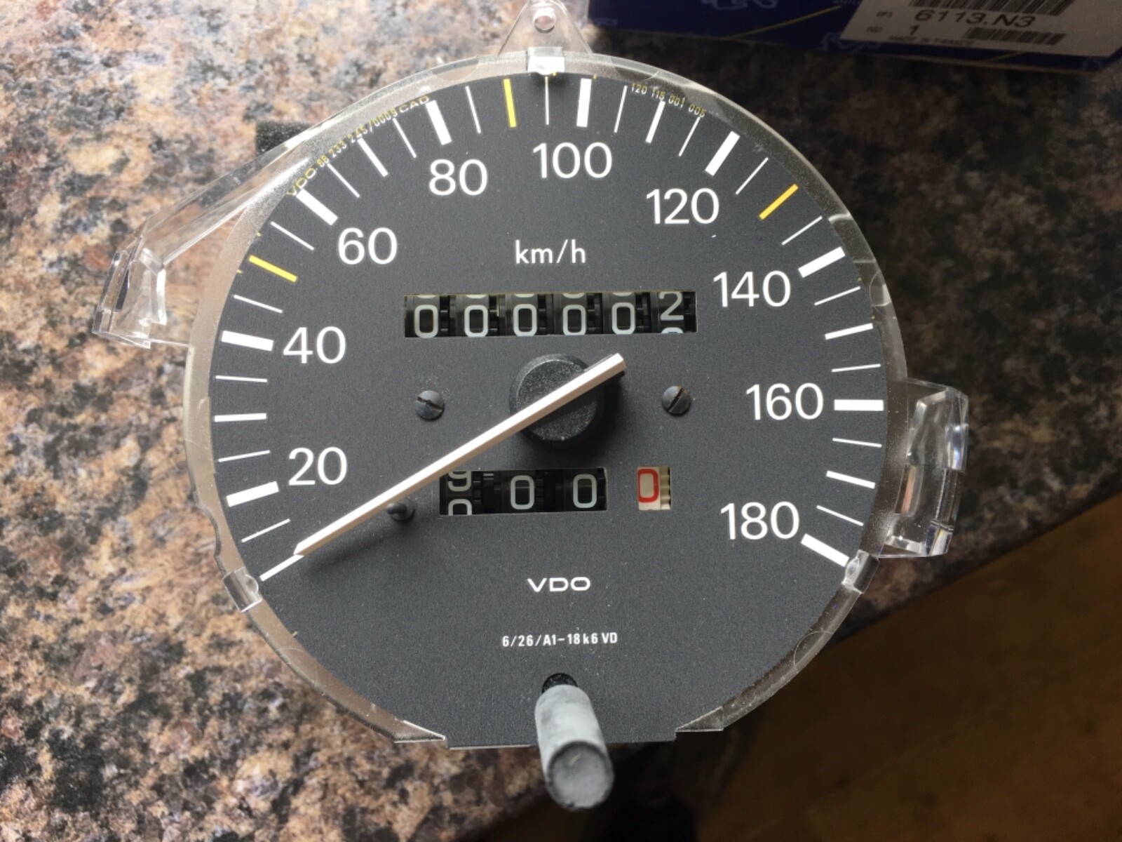 GENUINE PEUGEOT 106 SPEEDOMETER KPH KM INSTRUMENT DASH VDO 6113N3 6/26 ...