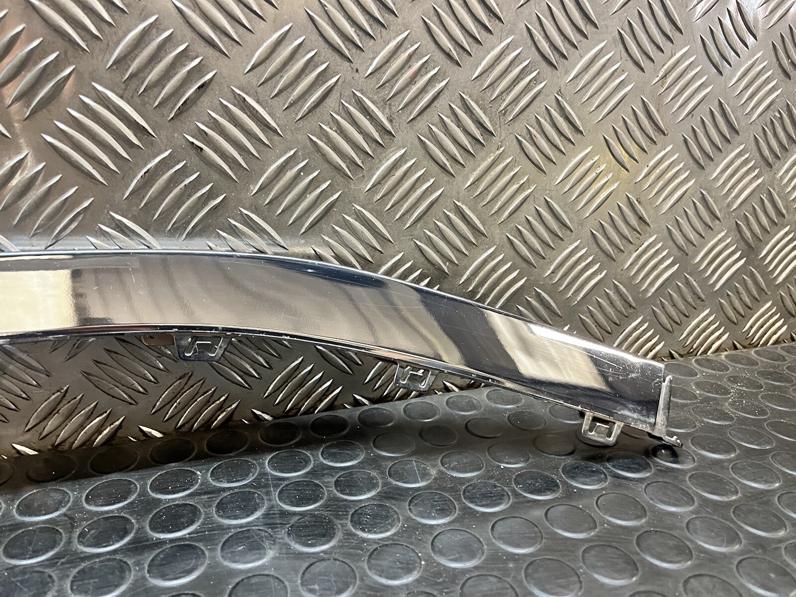 GENUINE HYUNDAI TUCSON NX4 FRONT BUMPER RIGHT CHROME TRIM 86596-N7010 ...