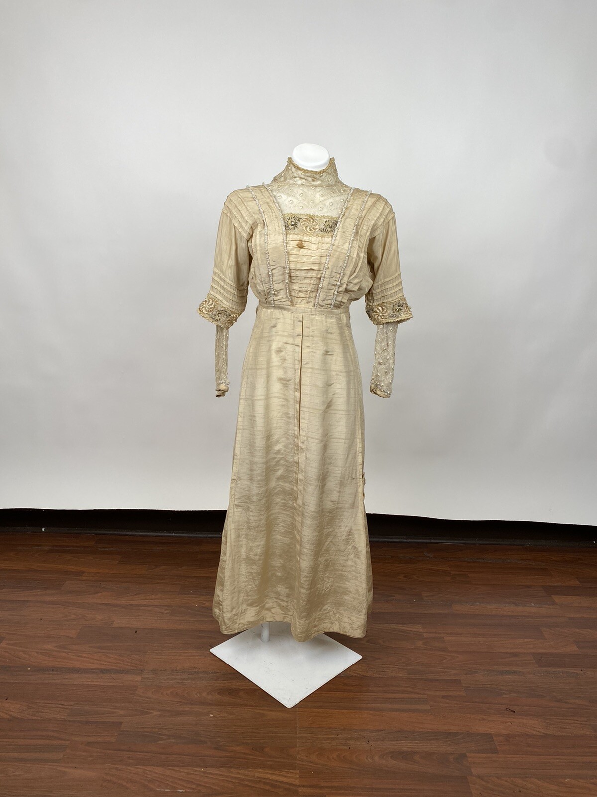Antique Vintage 1910s Titanic Era Beige Silk Gown wit… - Gem