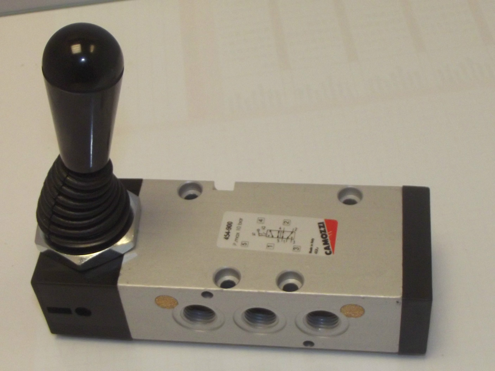 Camozzi 454-900, 5/2 ,1/4 Bsp Manuel Bi Stable Lever Valve, 2 Position ...