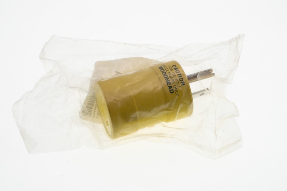 Woodhead 1706 Safeway Adapter Male NEMA 5-15 to Female Non-NEMA 15A ...