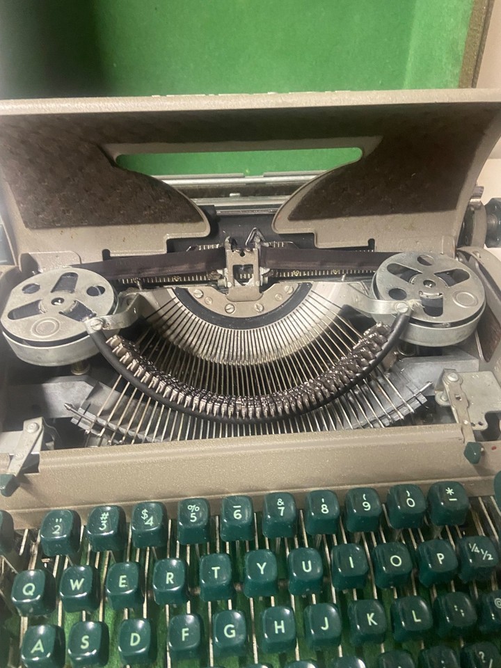 1951 Remington Rand Quiet-Riter Miracle Tab Typewriter Green w/Case ...
