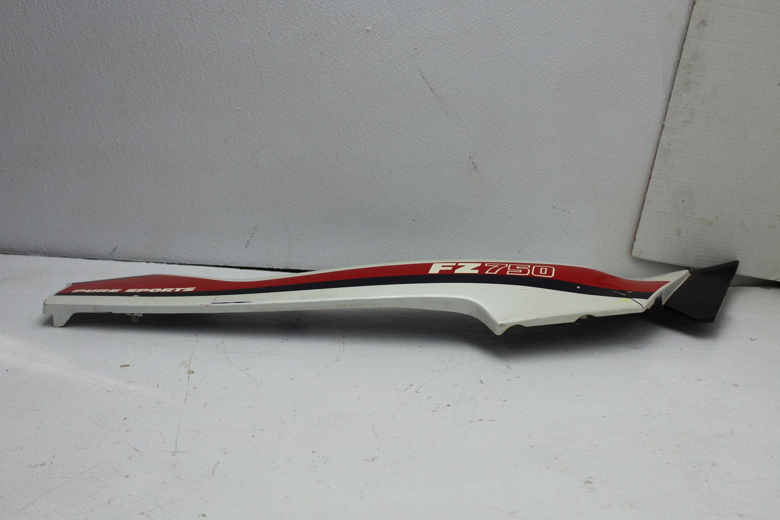 1985 YAMAHA FZ750 RIGHT SIDE COVER FRAME PANEL COWL FAIRING (YTP377 ...