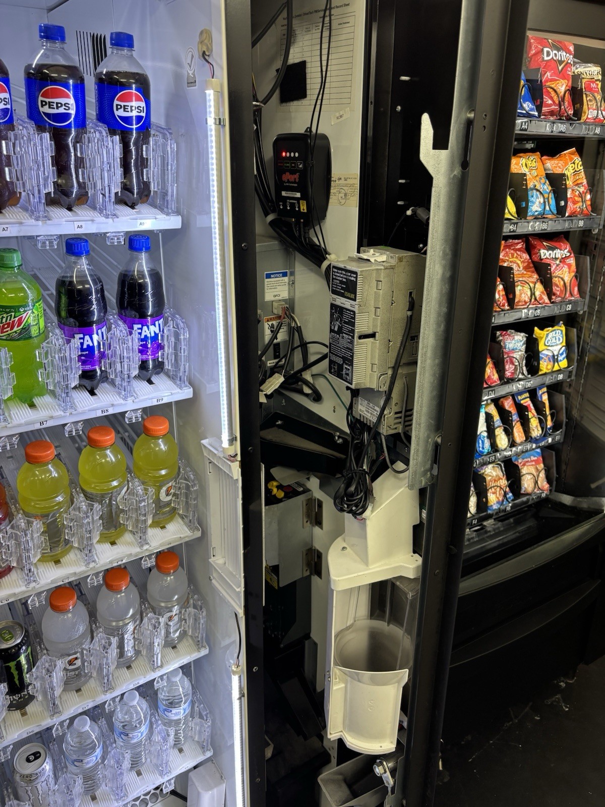 Dixie Narco Bevmax 4 5800 Drink Vending Machine | eBay