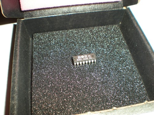 MOS 8701 clock chip for Commodore 128. Used pull. | eBay