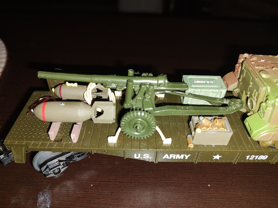 Lionel FLAT CAR W/ Ertl DIECAST US ARMY M113 AND with VINTAGE Payton ...