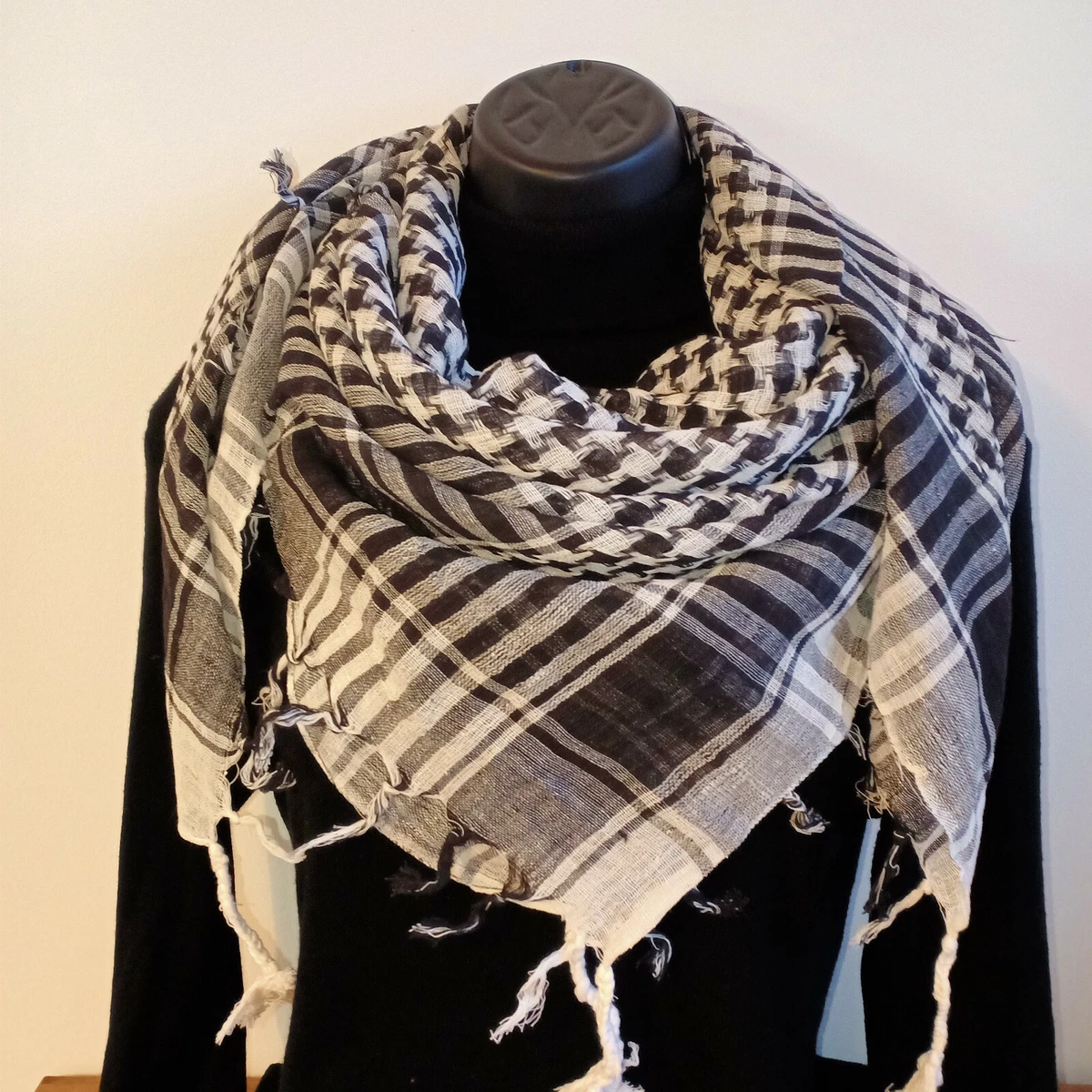 Wrapping A Shemagh Around Your Neck