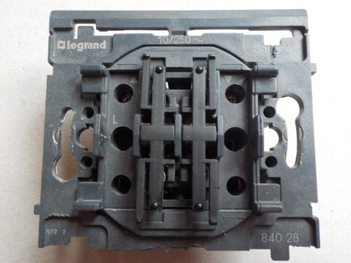 Legrand Sagane 84028 - Interrupteur Double poussoir volets roulants | eBay