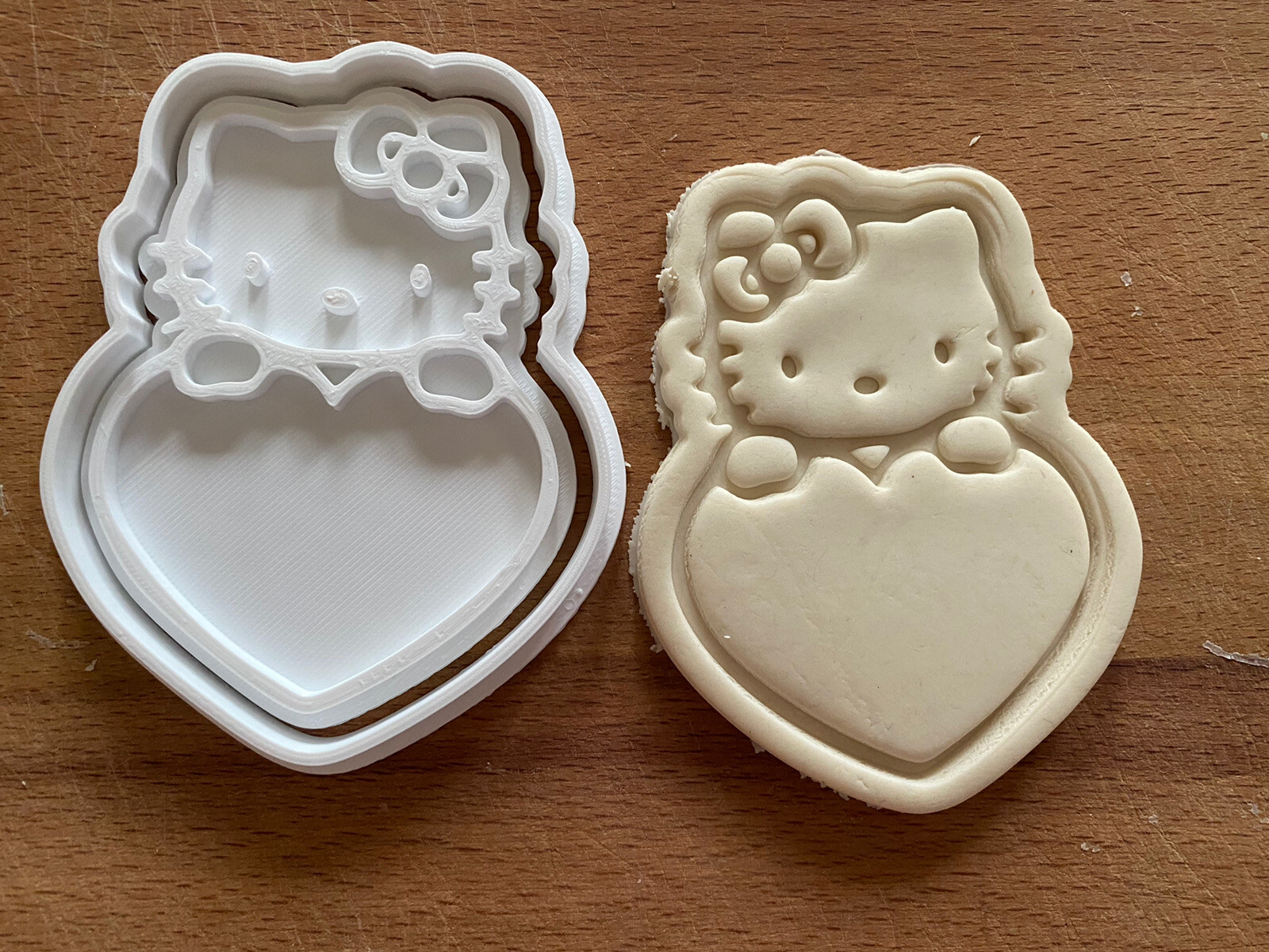 Hello Kitty (3) Cookie Cutter | eBay