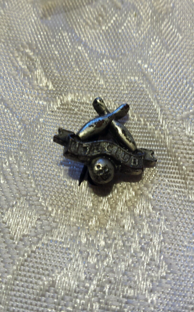 VINTAGE METAL PINBACK BOWLING BALL AND PINS 175 CLUB AWARD PIN HAT TIE ...